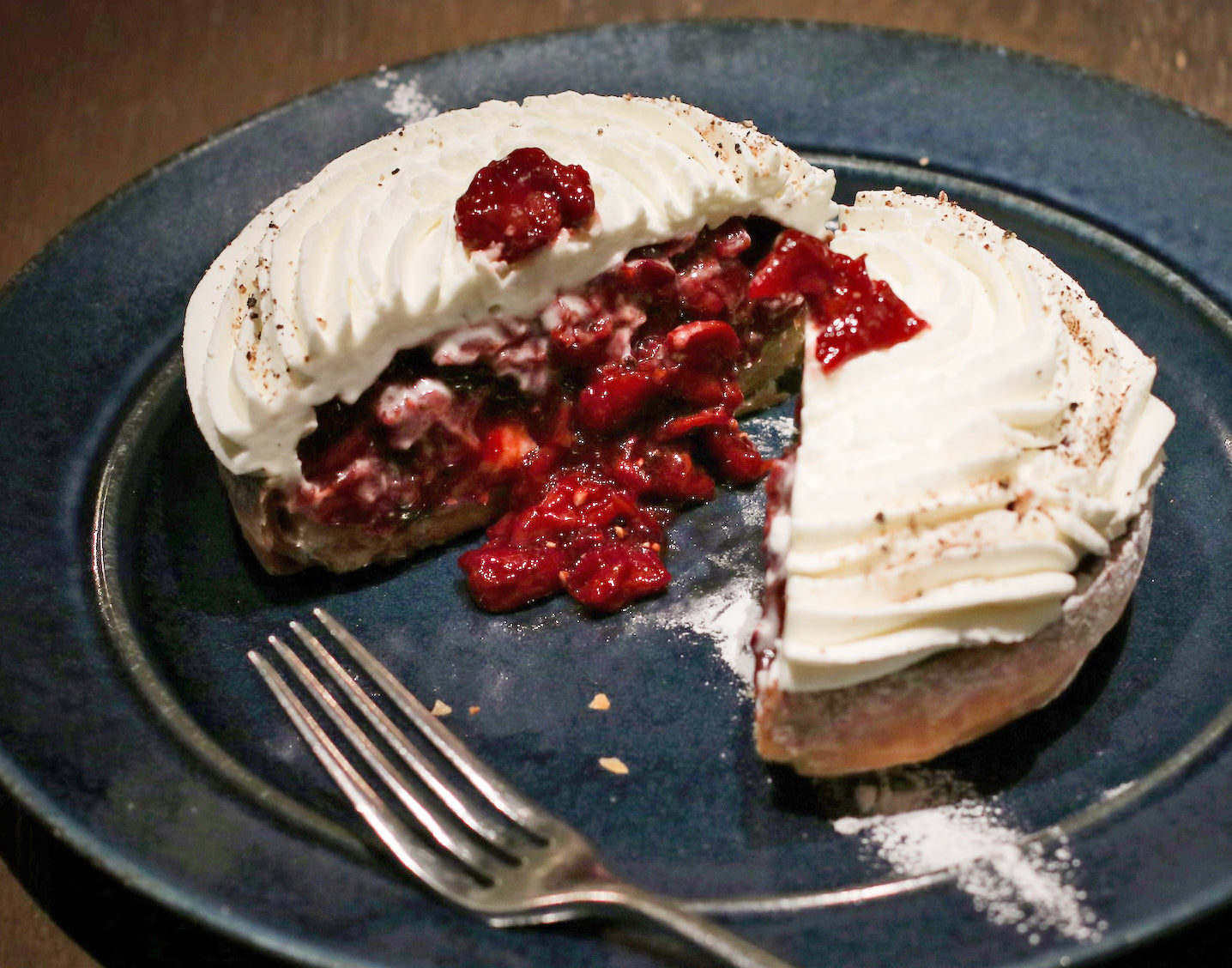 新メニュー社内コンペ 優勝商品「Lawry’s クリームチェリーパイ」期間限定販売 – ロウリーズ・ザ・プライムリブ